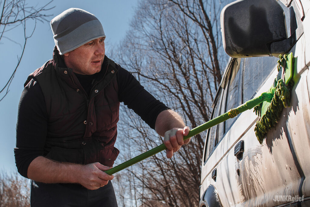 [Guide] How to Clean Out a Junk Camper in Chicago