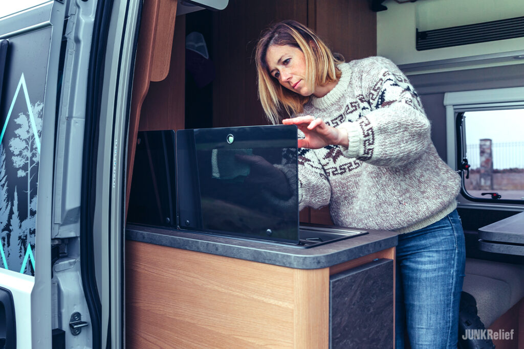 [Guide] How to Clean Out a Junk Camper in Chicago